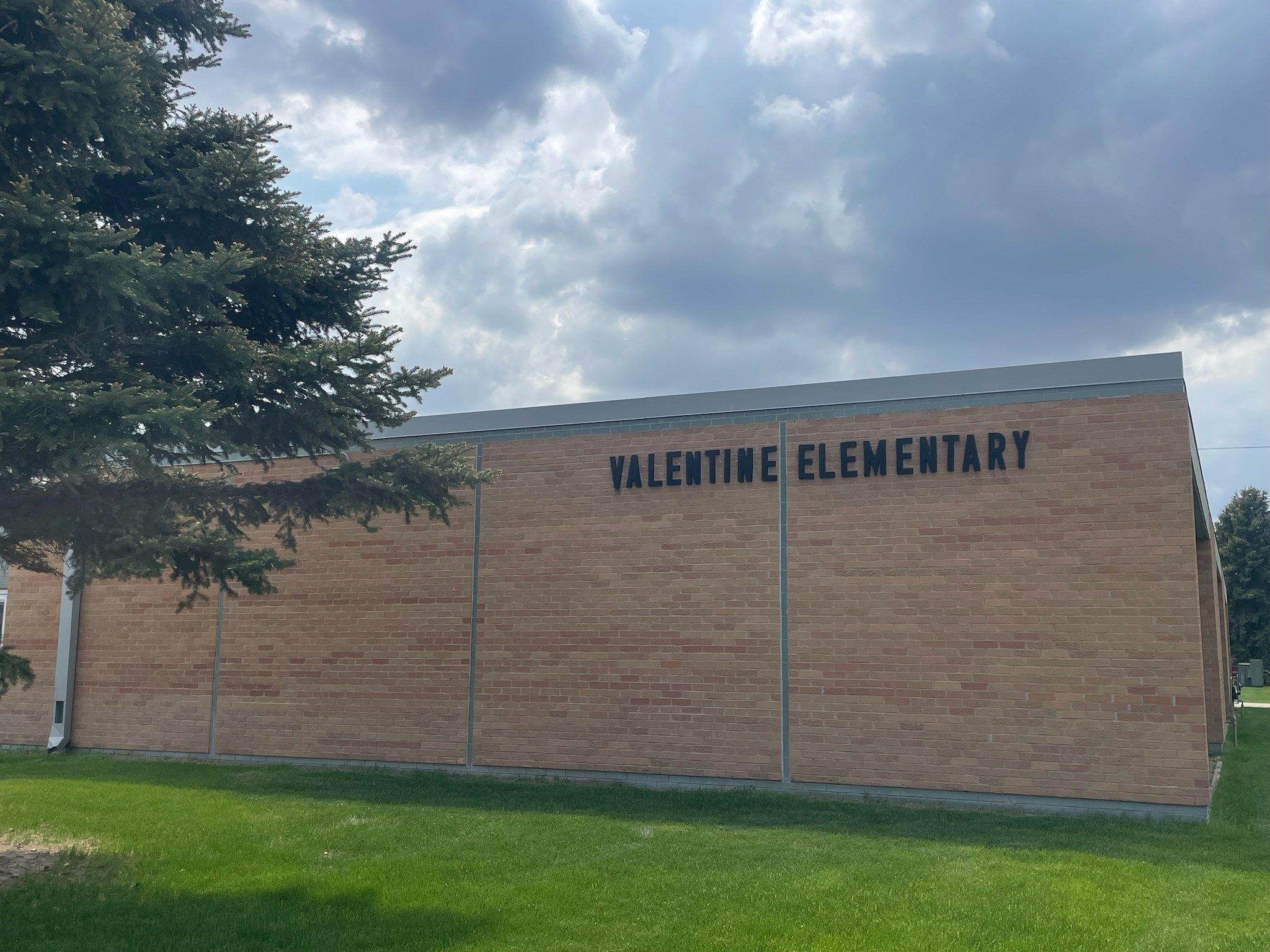 Valentine School Board approves new 1st grade teacher, administrative ...